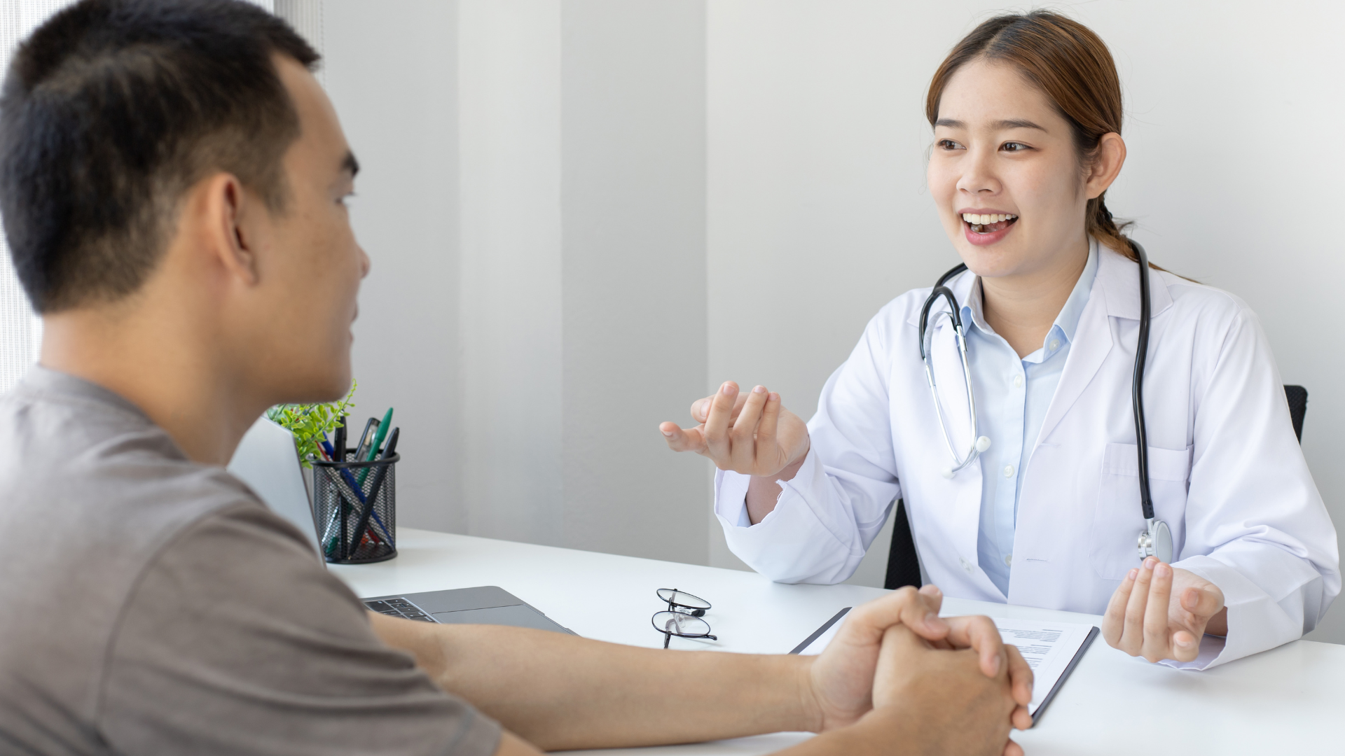 Como a experiência do paciente se relaciona com a eficácia clínica e a ...